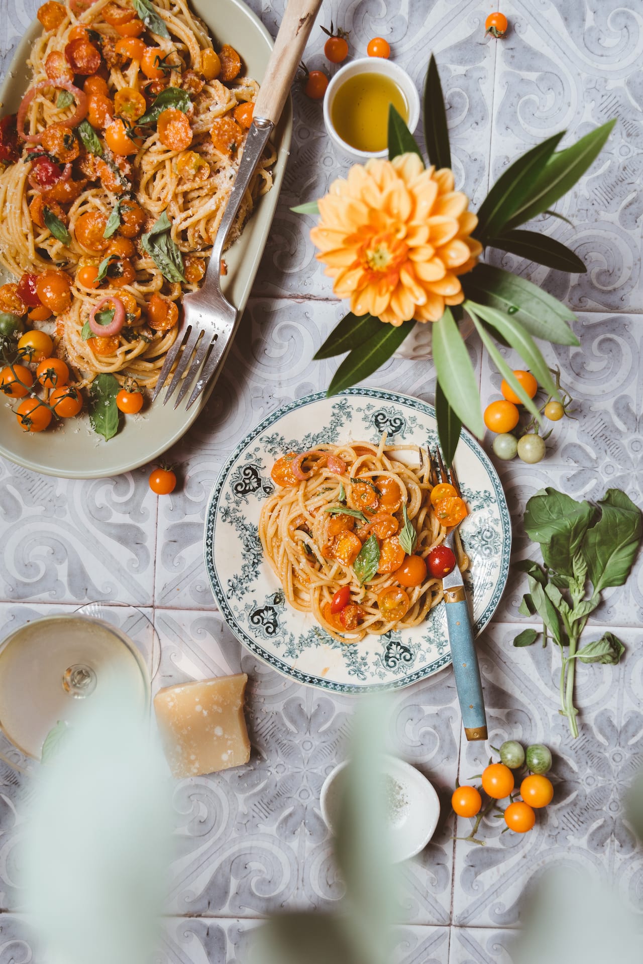 Spaghetti al Pomodoro Crudo - Playful Cooking